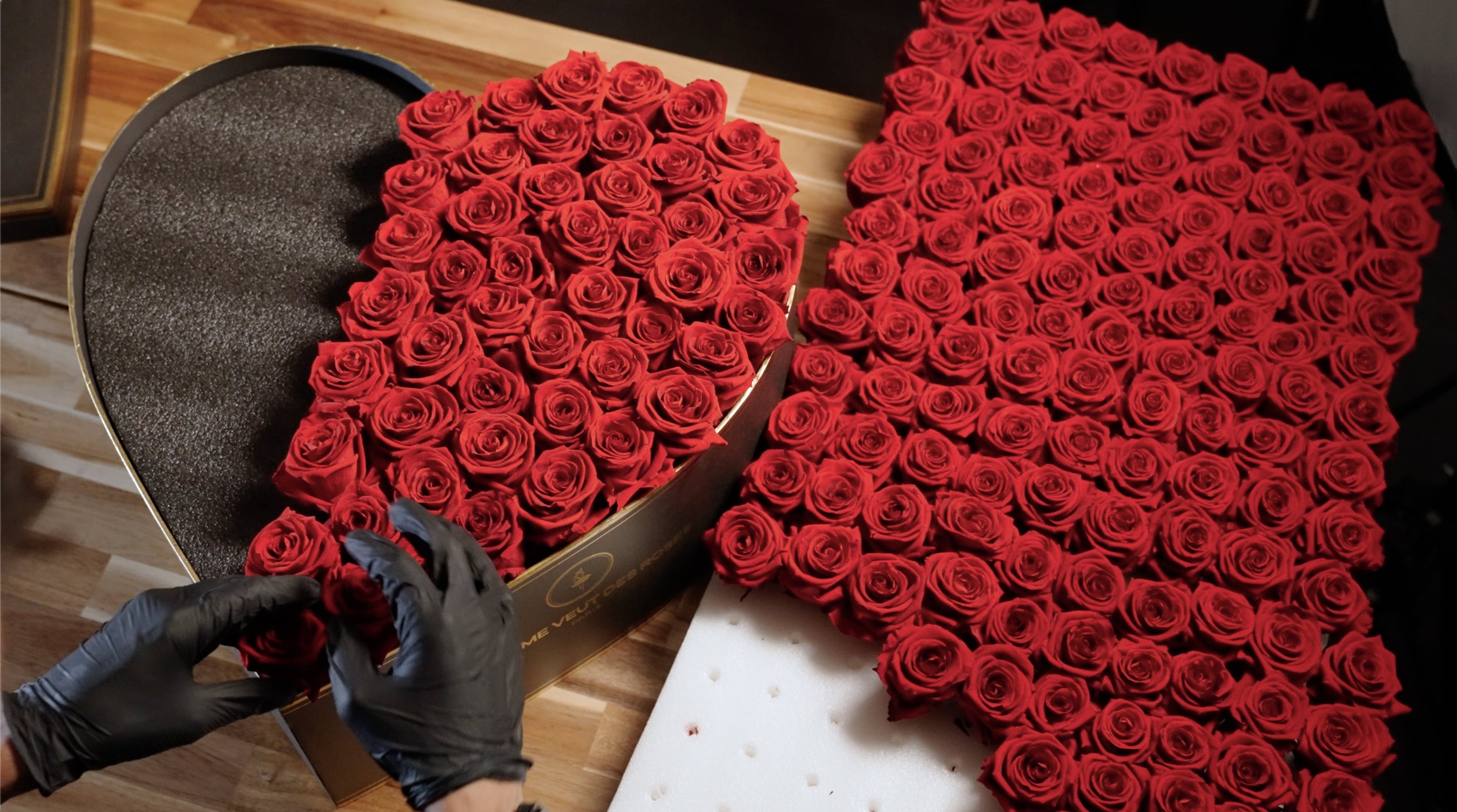 Mini boîte luxe de 3 roses éternelles en forme de coeur Ø10cm